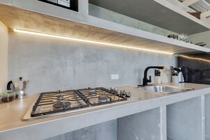 Estúdio clássico | Cozinha privada | Cafeteira/chaleira, geladeira, micro-ondas, cooktop