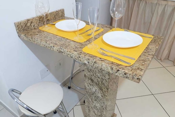 1 quarto, espaço de trabalho para notebook, Wi-Fi de cortesia