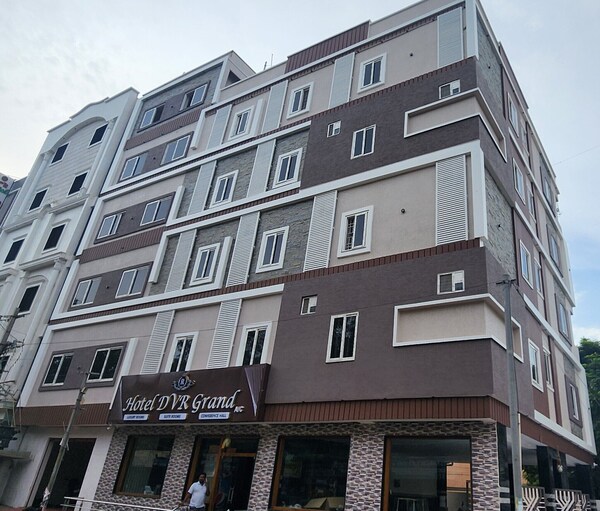 Hotel Dvr Grand - Guntur