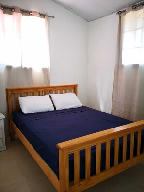 Quarto Individual Básico, em dormitório misto, não fumadores, vista para a colina | Wi-fi grátis