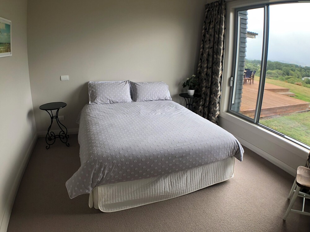 Modern 4-bed country home with amazing views - Rangitumau | Vrbo