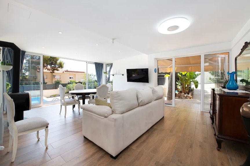 Villa 'Ethel' Con Vistas A La Montaña, Wi-fi Y Aire Acondicionado - Viladecans