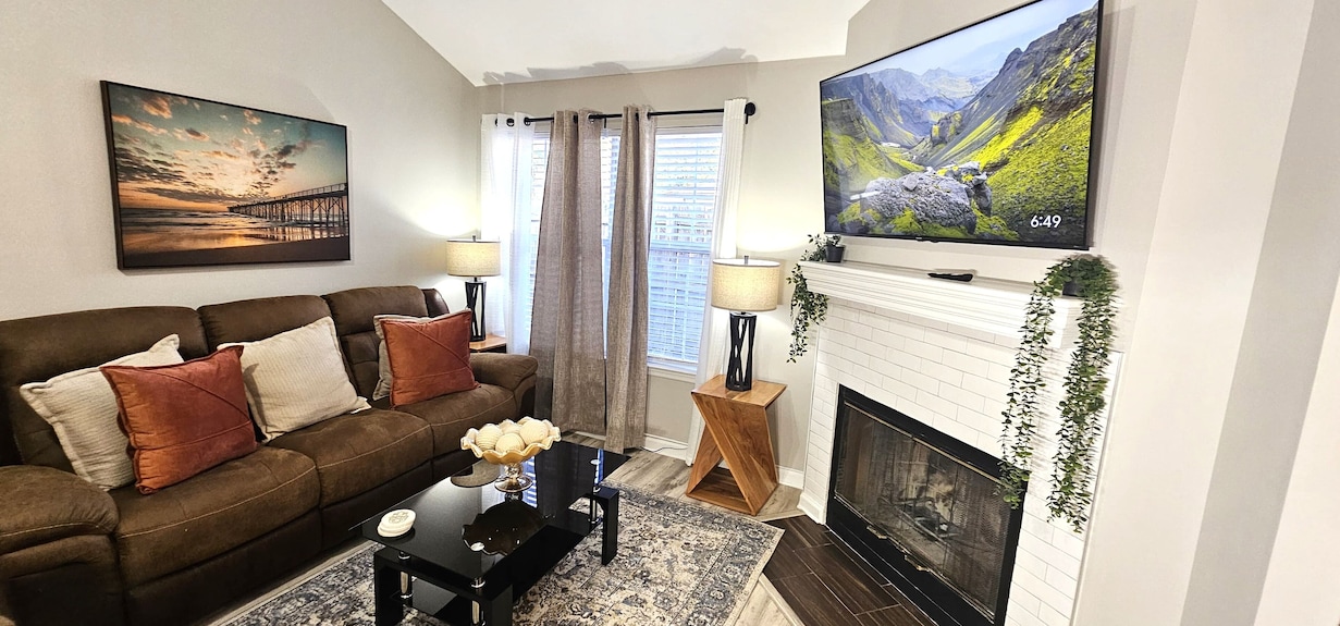 Serenity Escape 3-bedroom House / Pet-friendly - Huntsville, AL