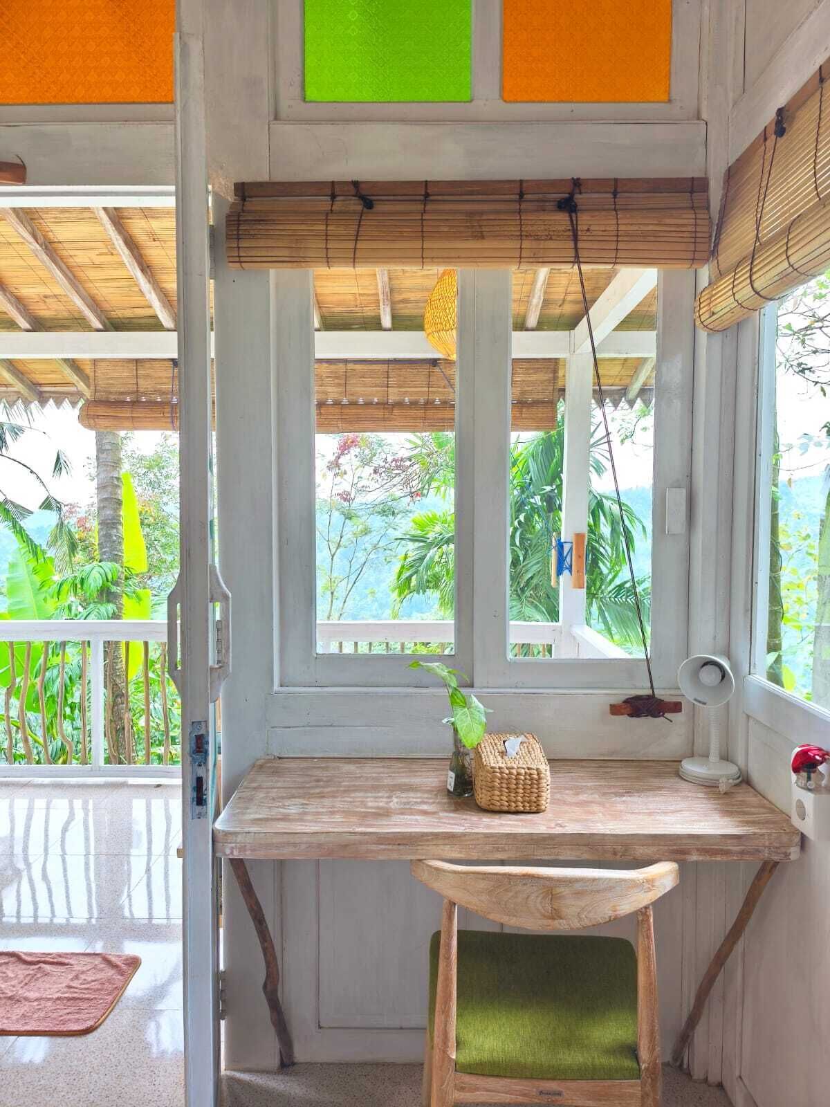 Cofres nos quartos, escrivaninha, espaço de trabalho para notebook