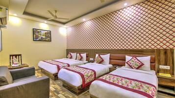 Quarto Familiar | Minibar, secretária, Wi-fi grátis, roupa de cama fornecida