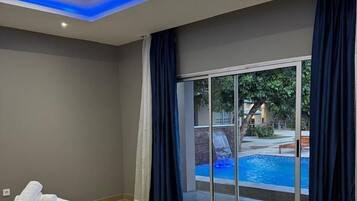 Quarto design | Escrivaninha, Wi-Fi de cortesia, roupa de cama