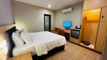 Quarto Standard, 1 cama king-size, não fumadores | Cofre no quarto, secretária 