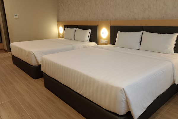 Quarto Familiar, não fumadores | Cofre no quarto, secretária