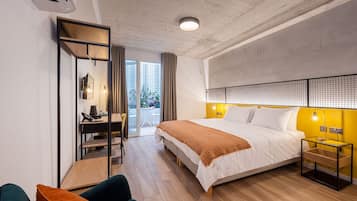 Quarto, vista para o pátio | 1 quarto, espaço de trabalho para notebook, quartos à prova de som