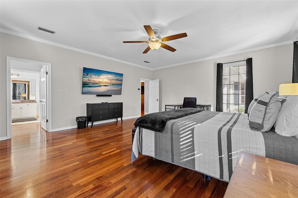 Directly Across From Exactech Arena University Ave - 5 Br/3.5 Bath With Hot Tub - Gainesville, FL