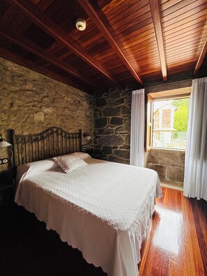 Quarto superior, vista para a montanha | Wi-Fi de cortesia, roupa de cama