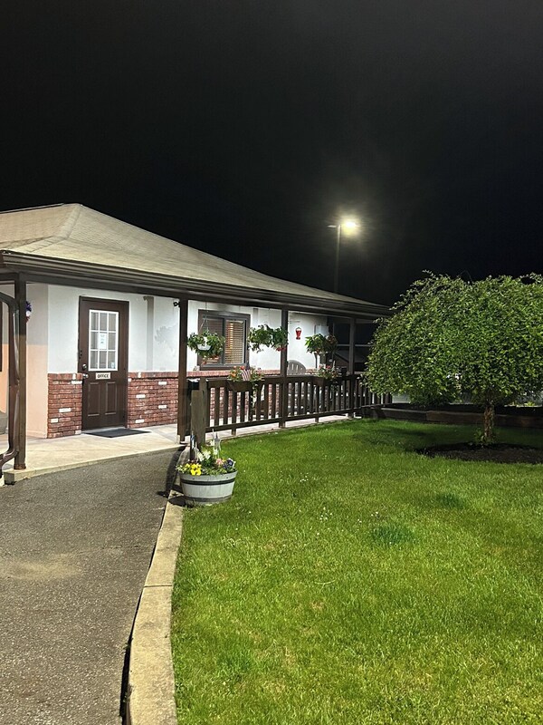 Upper Delaware Inn - Hancock, NY