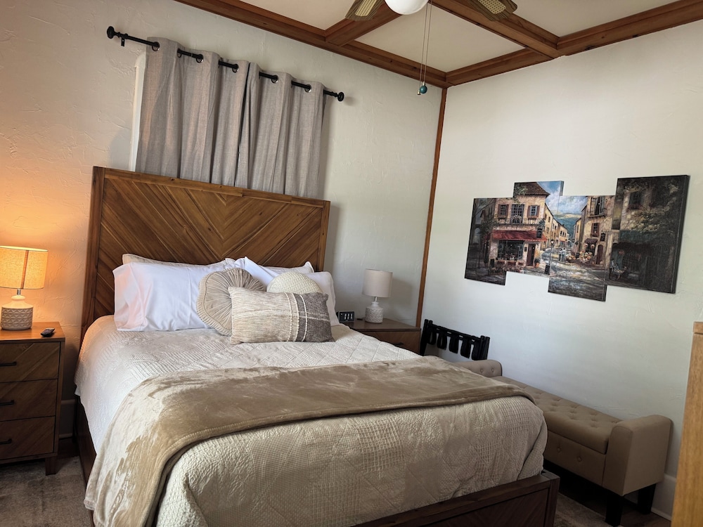 Nine Oaks Charming Retreat - Arcade Game Room - Hot Tub - Sleeps 10 - Cherokee Hotel & Casino West Siloam Springs