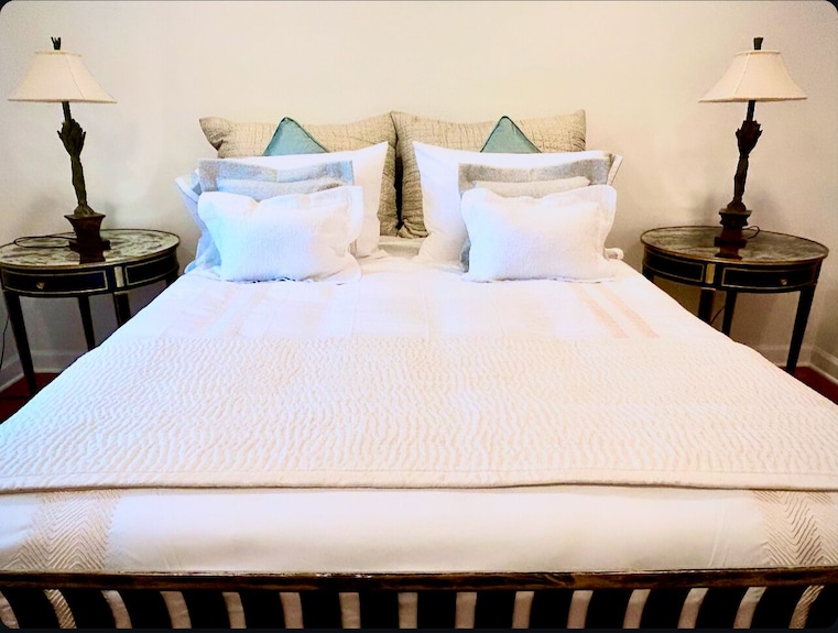 Fully Furnished Corporate Housing In Prestigious Myers Park Area Charlotte, Nc - Charlotte, NC