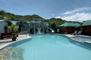 2 piscinas externas