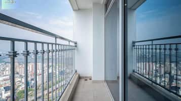 Apartamento premium, 1 quarto, sacada, vista para a cidade | Vista para a rua