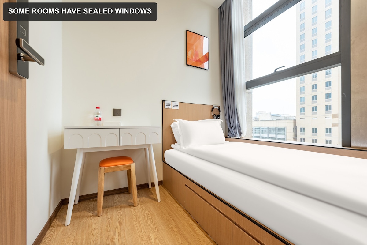 Quarto Individual Clássico | Secretária adequada para computadores portáteis, Wi-fi grátis 