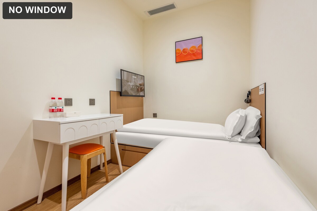 Quarto Clássico com Cama de Casal, não fumadores | Secretária adequada para computadores portáteis, Wi-fi grátis 