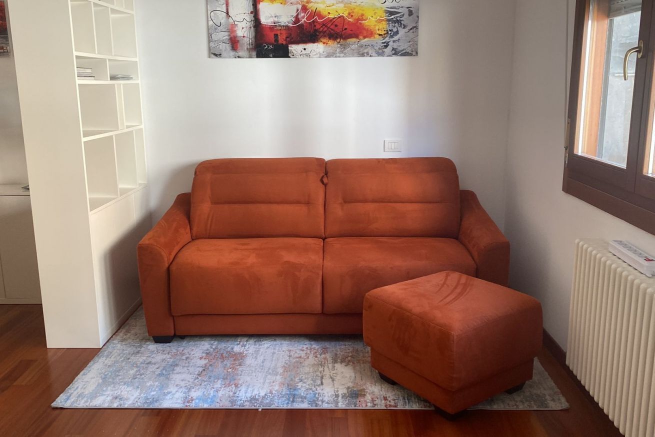 Guesthost - Cozy 38 Sqm Apartment For 2 People, Located Near The Porta Di Aquileia In Udine. It Features A Reserved Covered Parking Space For Guests, Offering Comfort And Convenience. The Area Is Rich In History And Charm, Just Steps Away From Udine's Hi - Udine
