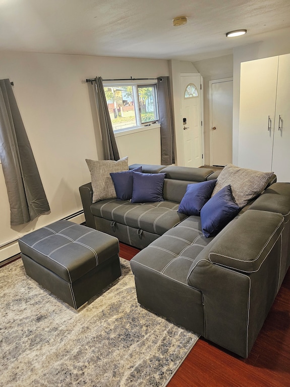 Modern Comfort: Stylish Suite In A Prime Location. Close To Schools And Hospital - Yukon