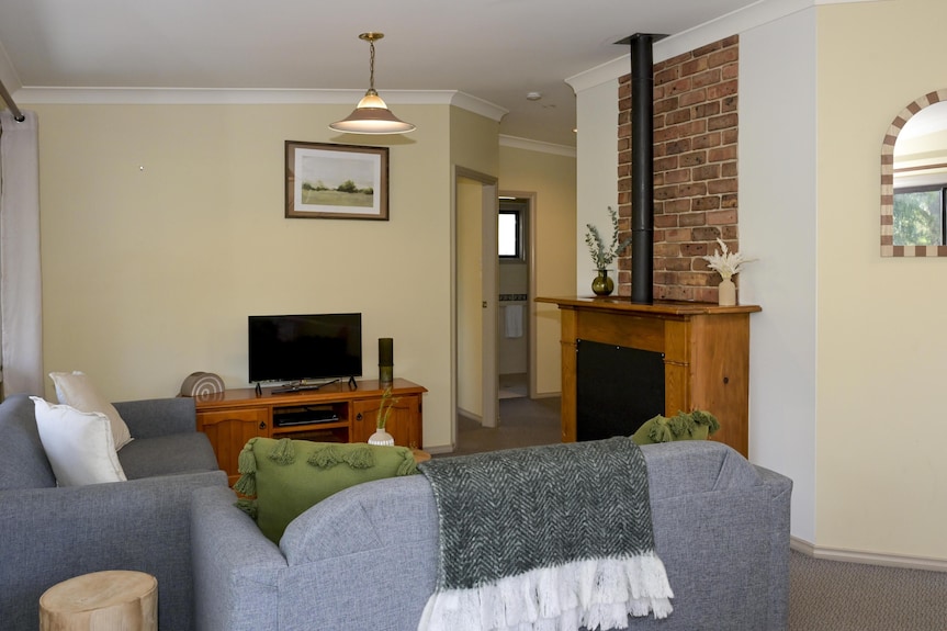 Greyvillea Cabin 3 - 2 Bedroom With 2 X Queen Beds - Pokolbin