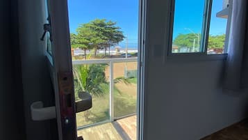 Quarto família, sacada, vista para a praia | Wi-Fi de cortesia