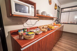 Pequeno-almoço tipo buffet diário incluído 
