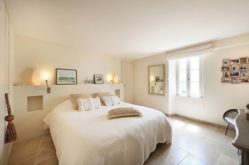 Maison Au Coeur Du Village D'ars En Ré, Idéalement Entièrement Rénovée. - Ars-en-Ré