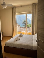 Quarto Duplo Superior, varanda, vista para o pátio | Roupa hipoalergénica, minibar, cofre no quarto