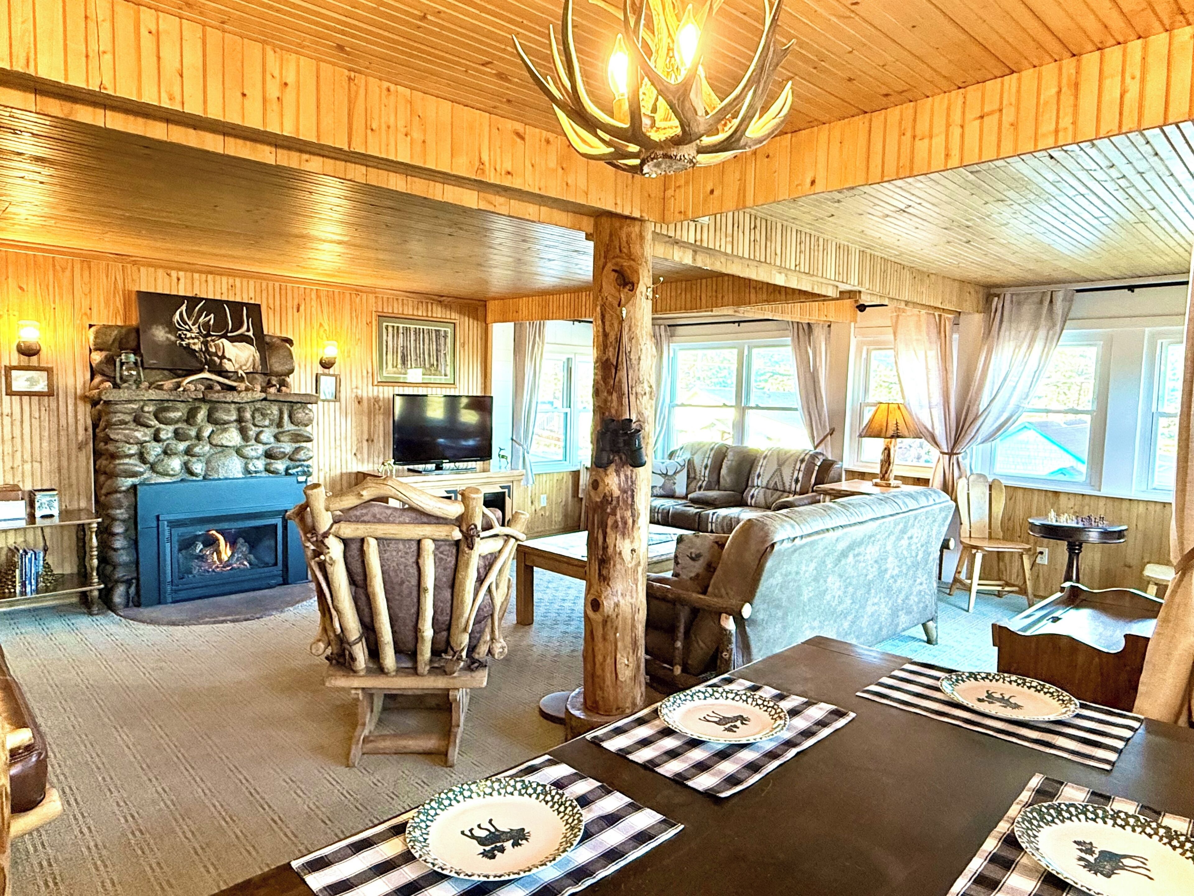 Downtown Cabin Oasis, Hot Tub, Fireplace, Ac, Wd, Walk To Town, 5 Mins To Rmnp - Estes Park, CO