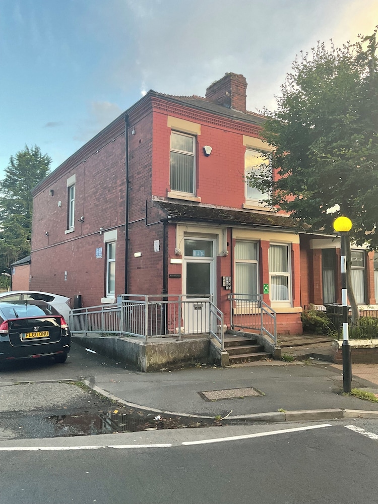 Waverley Park House - Preston