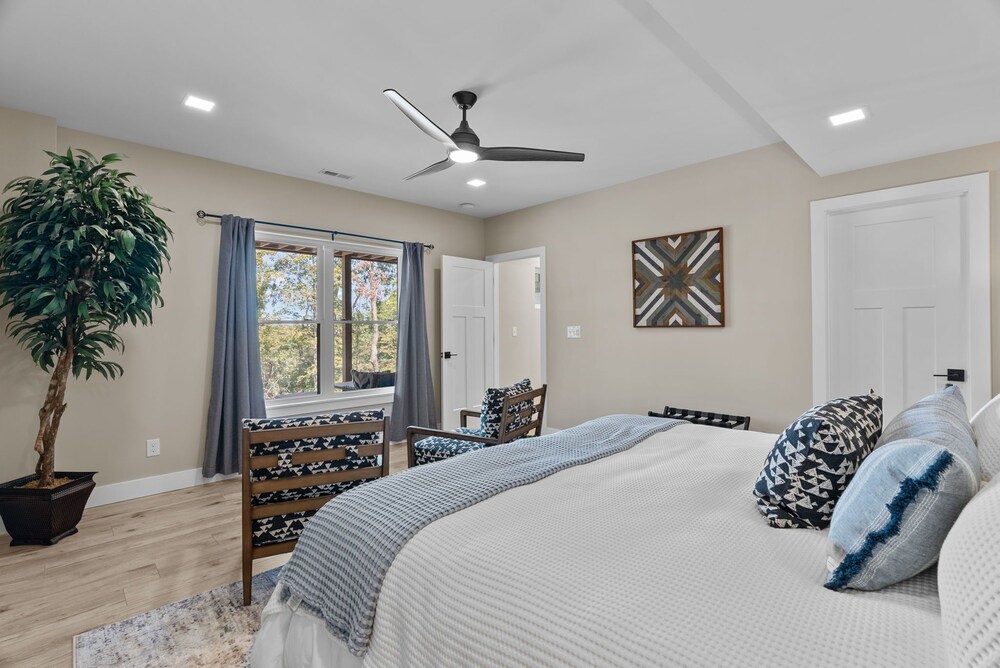Luxurious 5-bedroom Treehouse With Panoramic View Of Beautiful Alpine Lake. - Innsbrook, MO