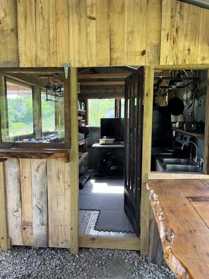 Cabana de Madeira Superior, 1 quarto | Cozinha privada