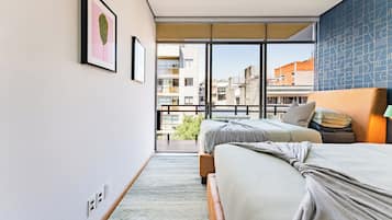 Apartamento Executivo, 3 quartos, Vista para a cidade | 3 quartos, cofre no quarto, ferro/tábua de engomar, Wi-fi grátis