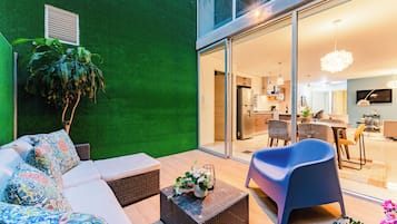 Apartamento, 2 quartos, varanda | Terraço/pátio