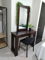 Quarto solteiro básico | Individualmente decorados, individualmente mobiliados, Wi-Fi de cortesia