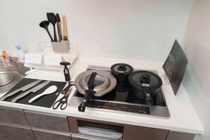 Micro-ondas, chaleira elétrica, panela elétrica de arroz