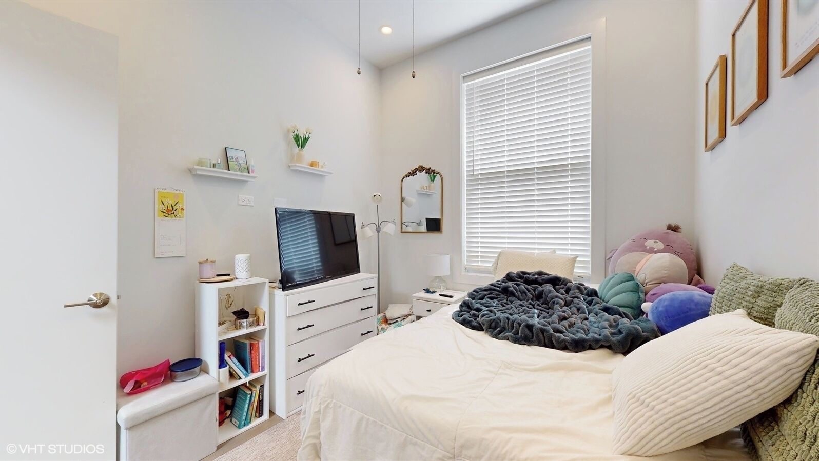 Urban Oasis In Roscoe Village - Skokie, IL