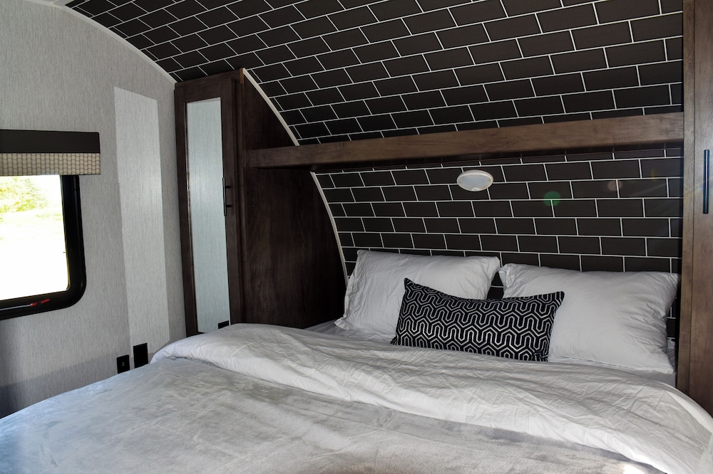 Hekate's Retreat - British Columbia