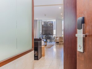 Estúdio luxo | Área de estar | TV 55 polegadas com canais digitais, Netflix, serviços de streaming