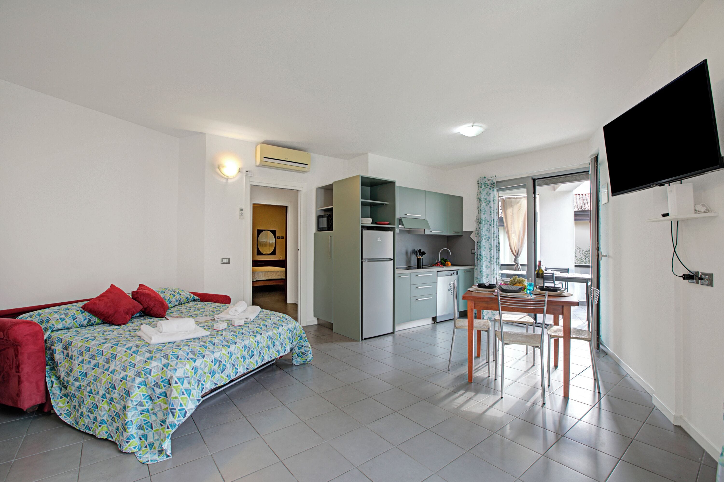 Onyx House With Shared Pool, Toscolano Maderno, Italy - Toscolano-Maderno