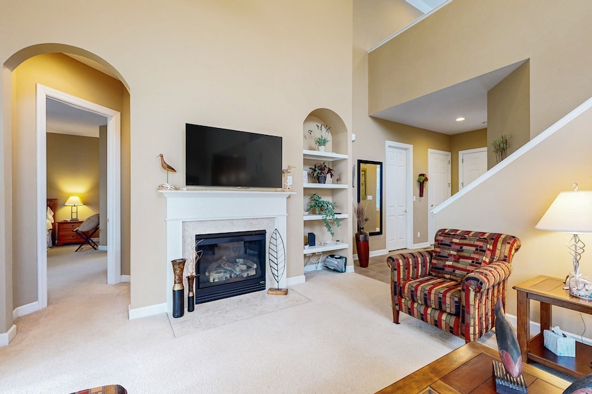 Bayside Resort Home With Sunroom Plus Pools, Gym, Hot Tub, & Sports Courts - Bethany Beach, DE