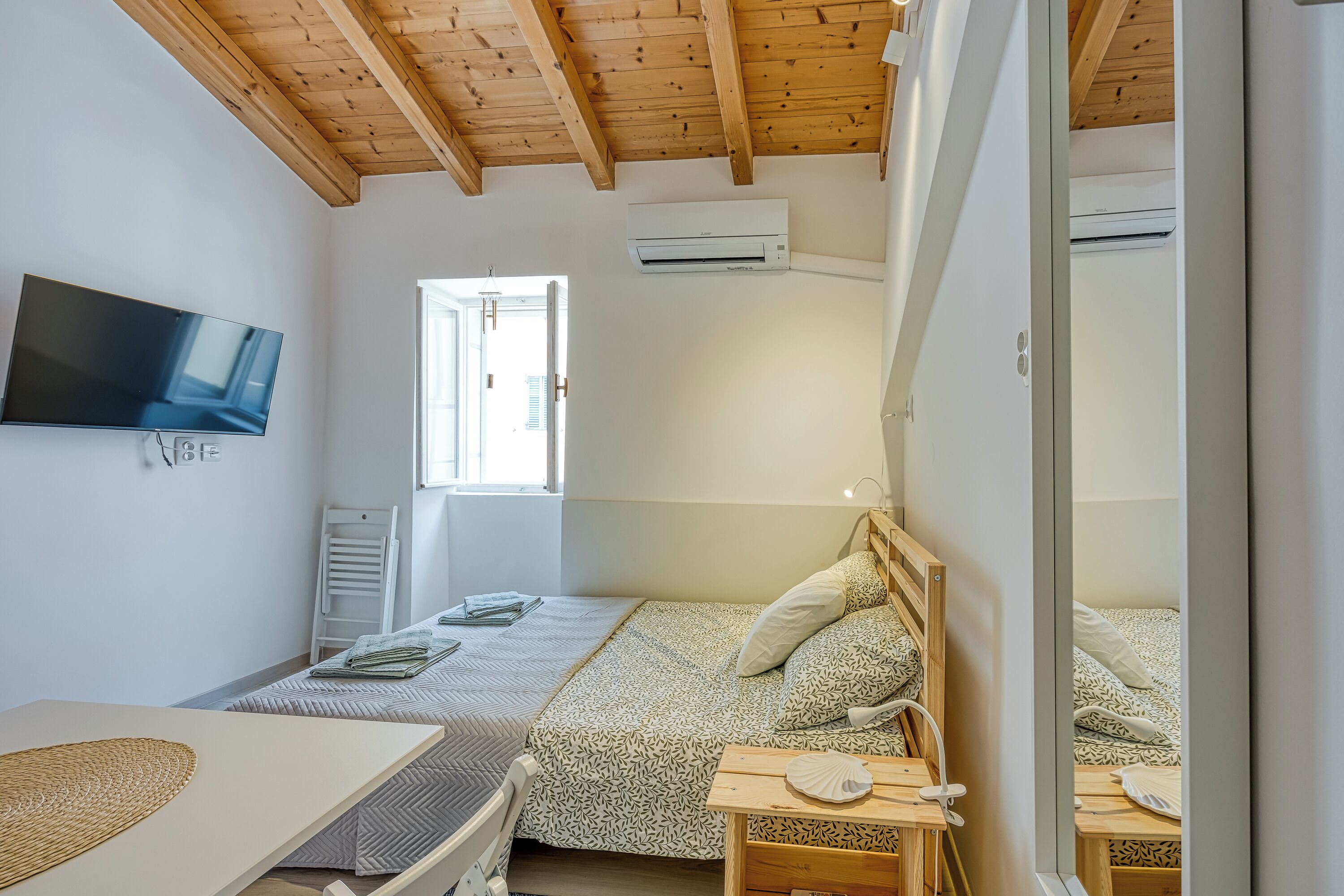 Estúdio Familiar, em frente ao mar (Lasta 25 Lošinj Town Twin Room) | Ferro/tábua de engomar, Wi-fi grátis, roupa de cama fornecida 