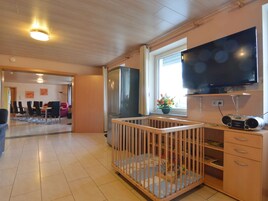 Apartamento clássico, 5 quartos | Área de estar | DVD player