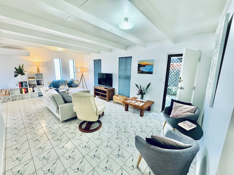 Coastal Caba Shack - 3 Bedrooms - Pet Friendly - Walk To Beach & Shops - ポッツビル