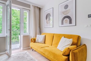 Apartamento luxo, sacada, vista para o pátio | Individualmente mobiliados, cortinas blackout