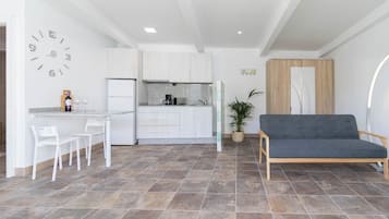 Bangalô clássico | Área de estar | TV de tela plana 32 polegadas com canais via satélite