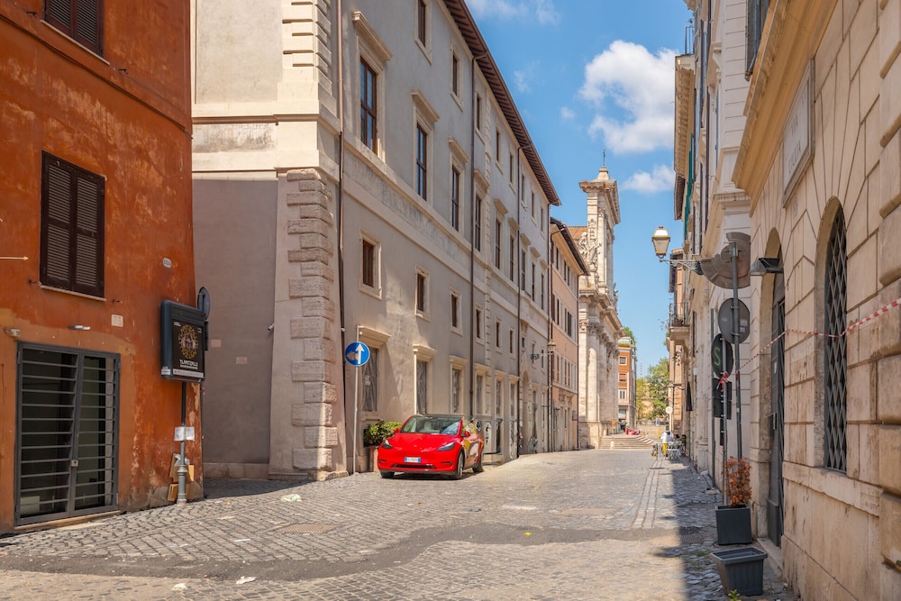 Elegance and Charm in Splendid Via Giulia - Rome | Vrbo