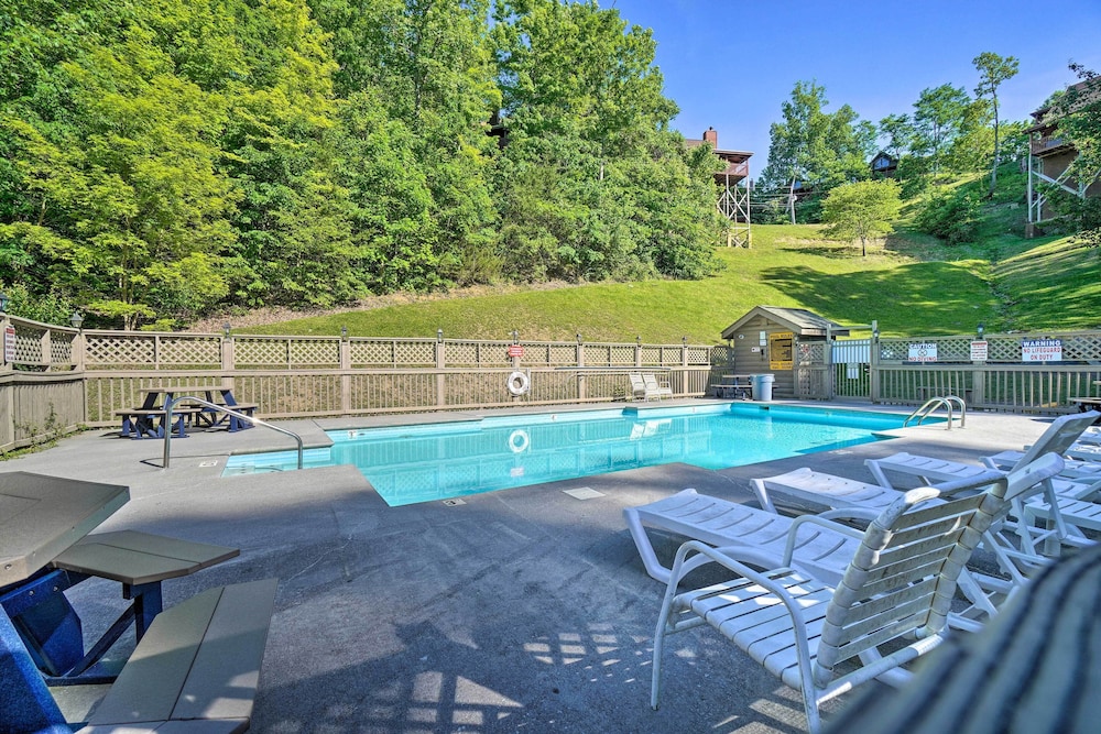 Cozy Cabin W/ Hot Tub < Half-mi To Douglas Lake! - Dandridge, TN