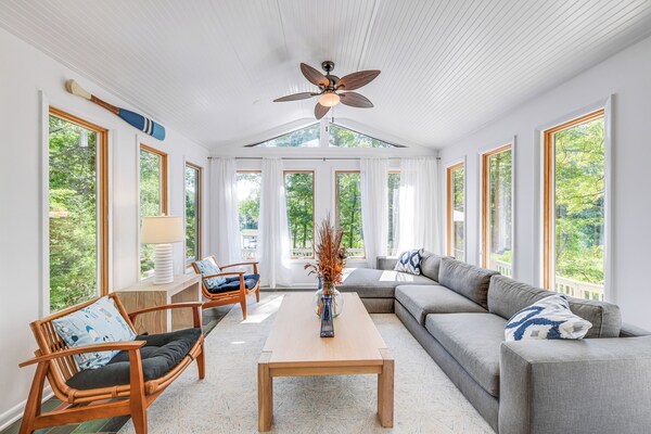 Waterfront Urbanna Home W/ Private Dock & Pool - Saluda, VA